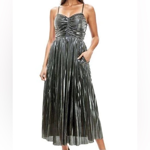 Socialite | Dresses | Nwot Socialite Shimmering Silver Midi Dress ...